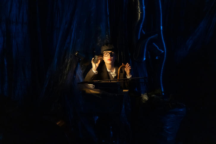 Egy nézőnek annyira tetszett a színésznő, hogy a szünetben hozott neki ...