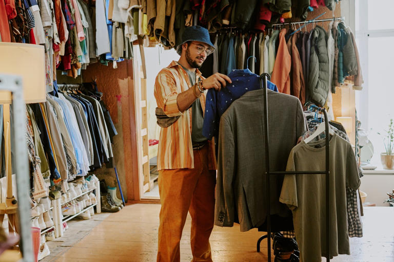 How to date vintage clothes by zippers when you’re thrifting