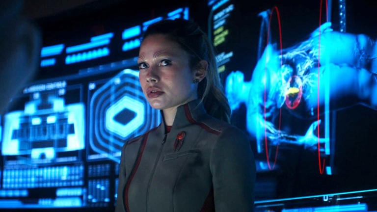 Captain Janeway's hidden cameo in Star Trek: Starfleet Academy premiere