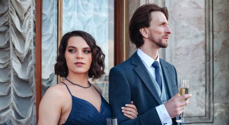 Mega-rich Americans are ditching stocks and hoarding historic highs of ...