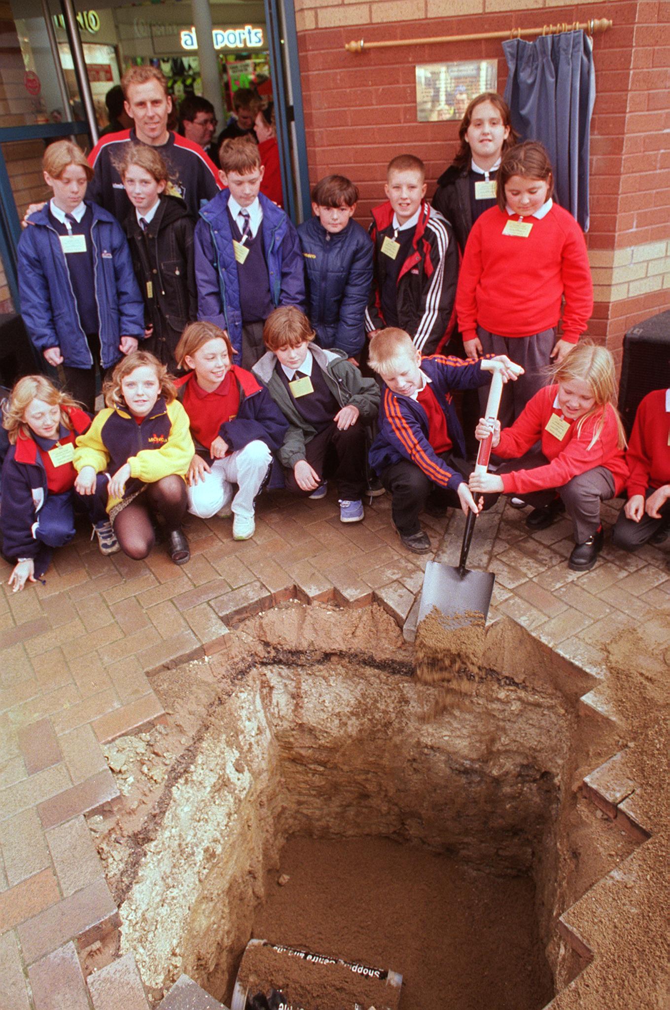 39 nostalgic photos taking you back to the 90s at popular South ...