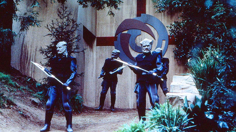 Star Trek's new 'canon-breaking' officer is actually a Deep Space Nine ...