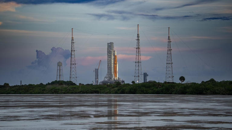 A 9.5-million-kg crawl: How NASA moved the mega Moon rocket to the ...