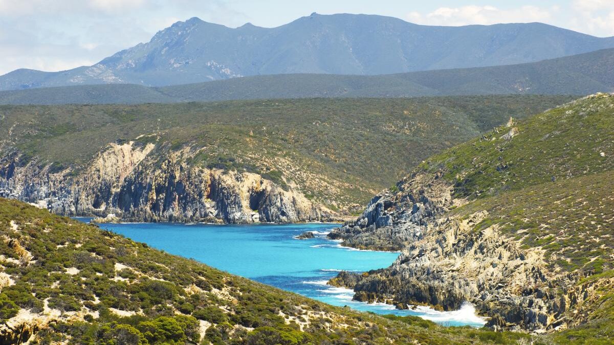 Tourists warned to avoid Fitzgerald River National Park as firefighters ...