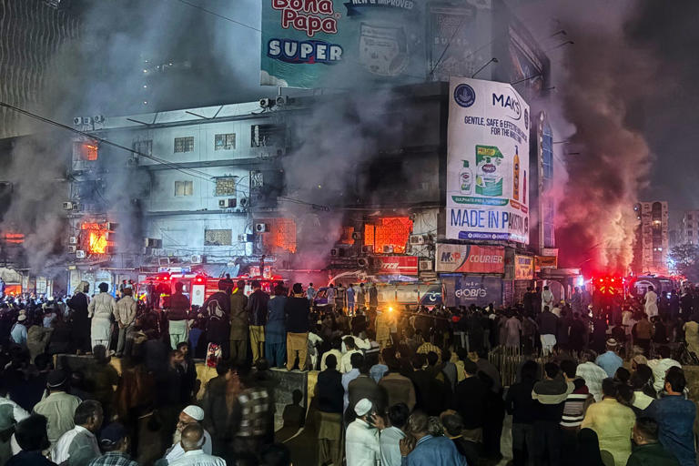Six killed as Pakistan shopping mall fire raging for over 12 hours