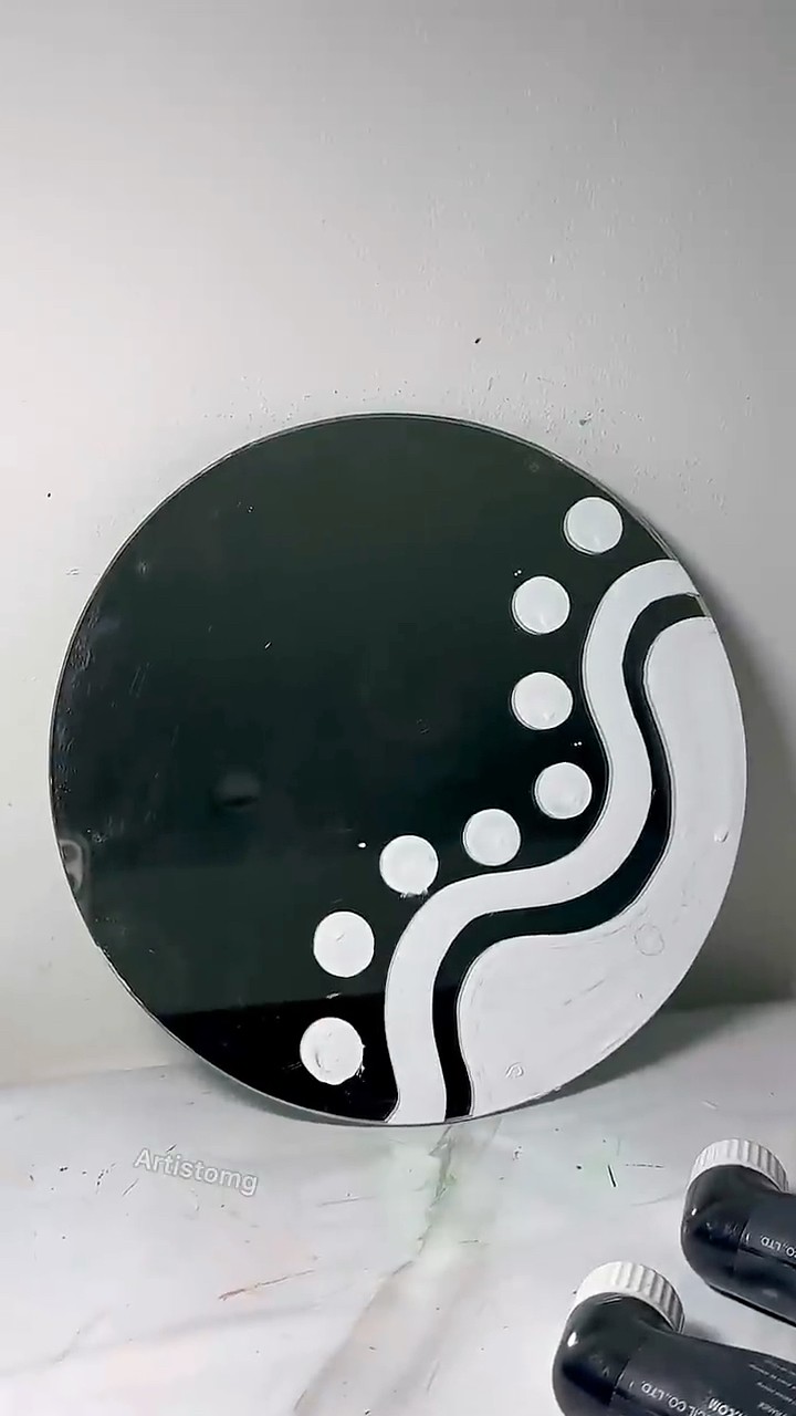 Trying the White Mop’r Marker on the mirror