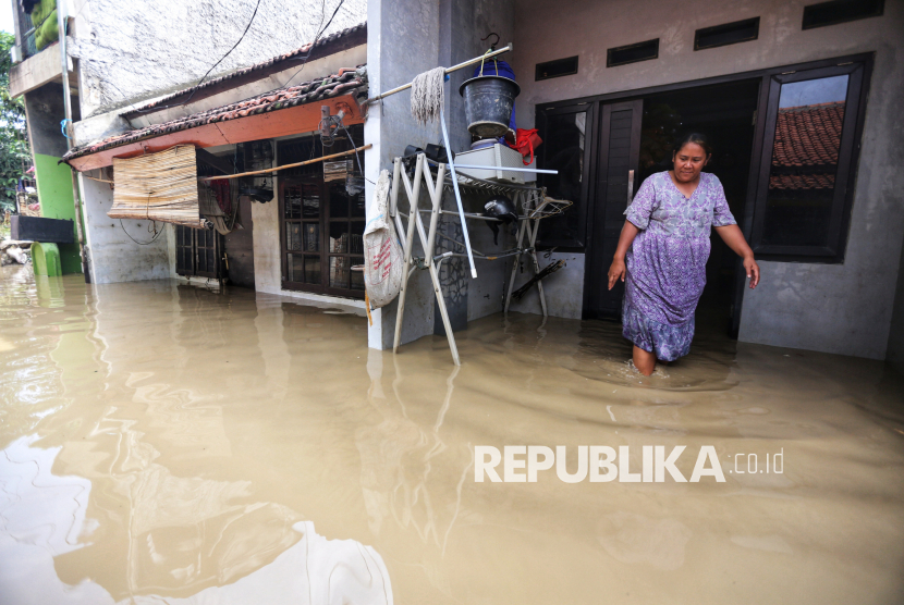 Hujan deras, banjir rendam 12 titik di Kota Bekasi