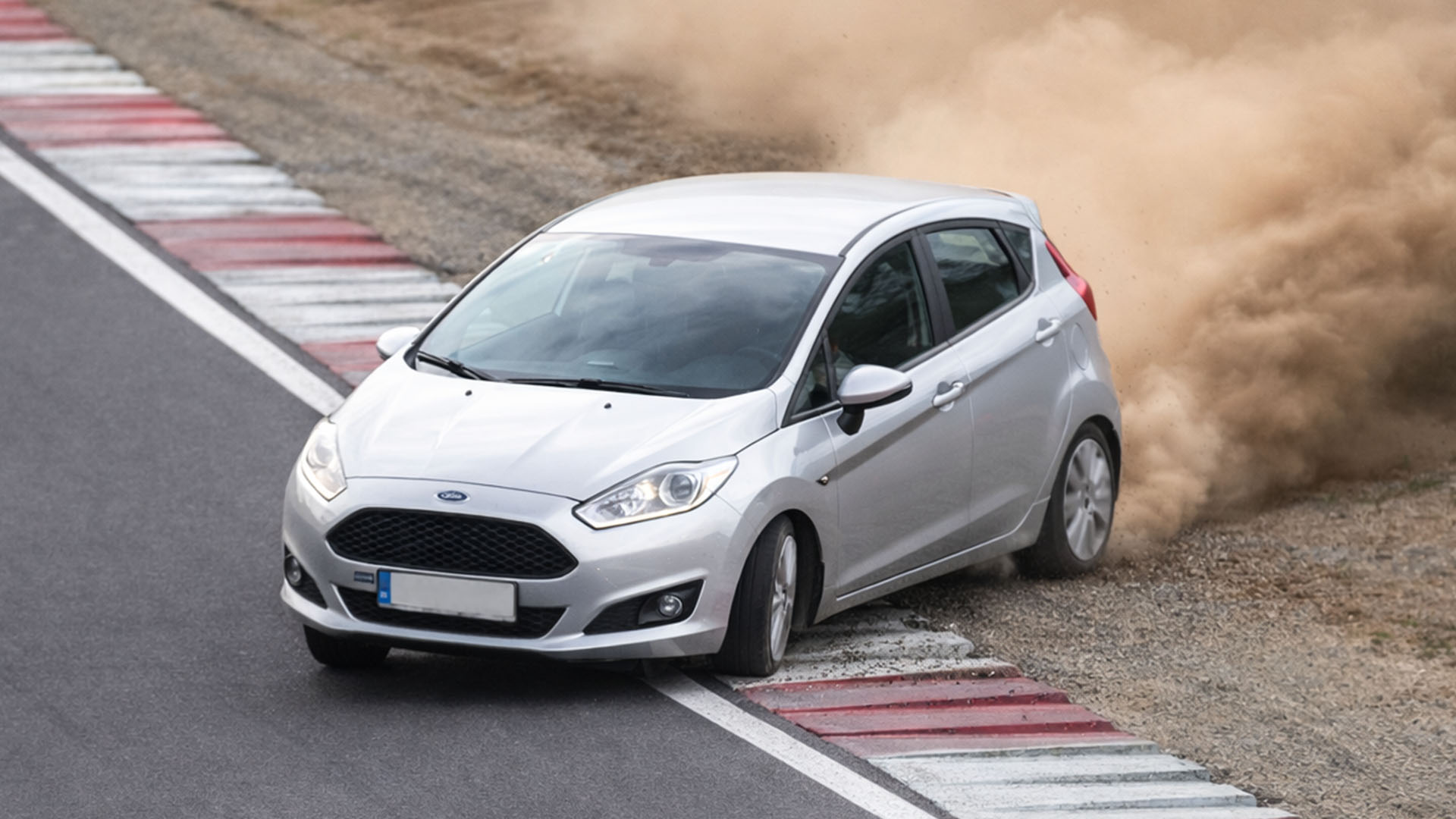 Close call caught during Touristenfahrten Nürburgring