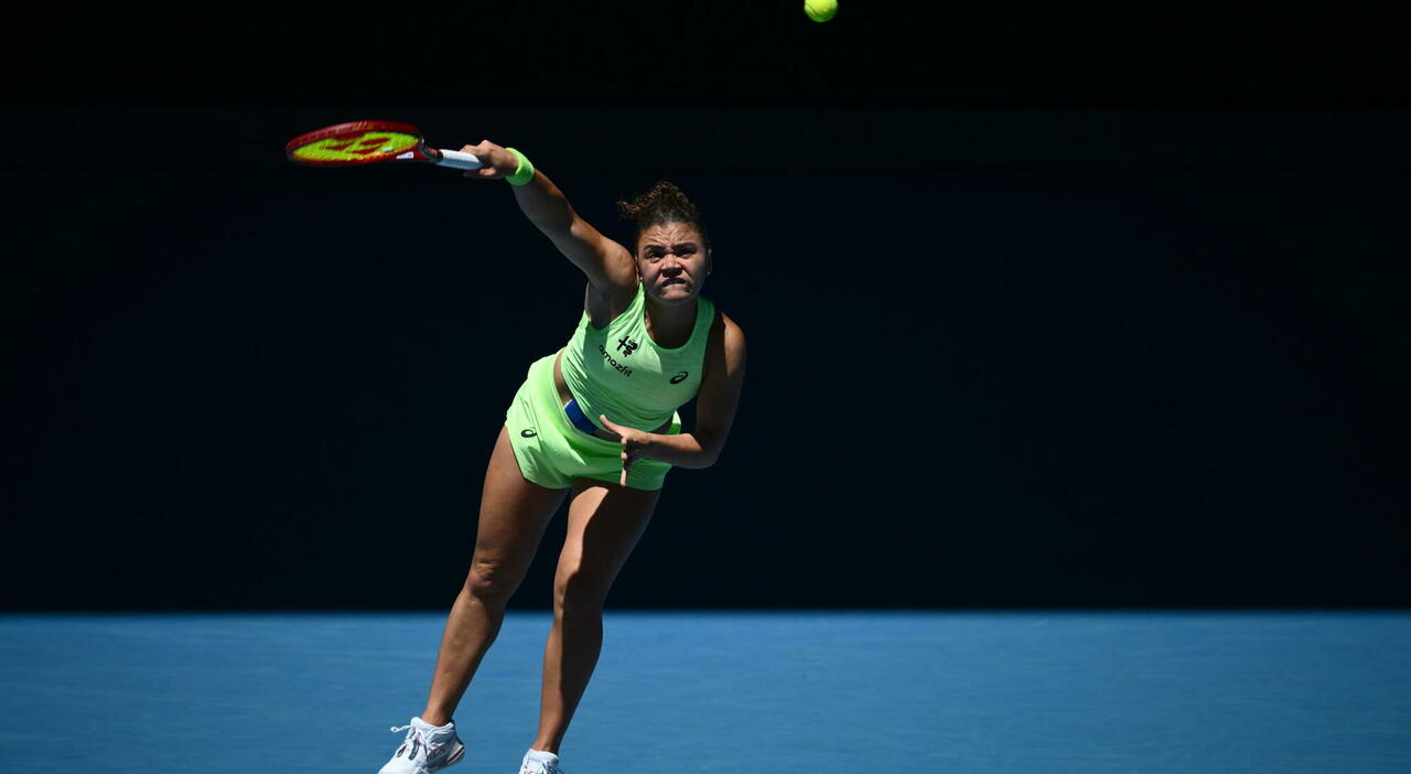 Australian Open, Paolini brilla sulla Rod Laver, Cobolli cede alla ...