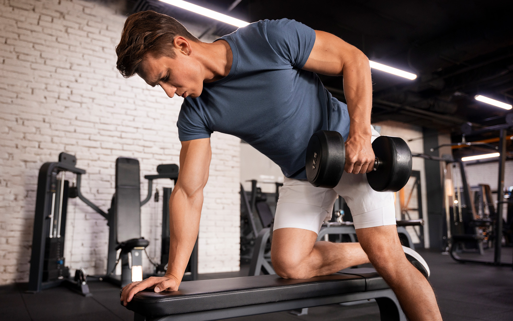 De vier beste oefeningen met dumbbells voor beginners