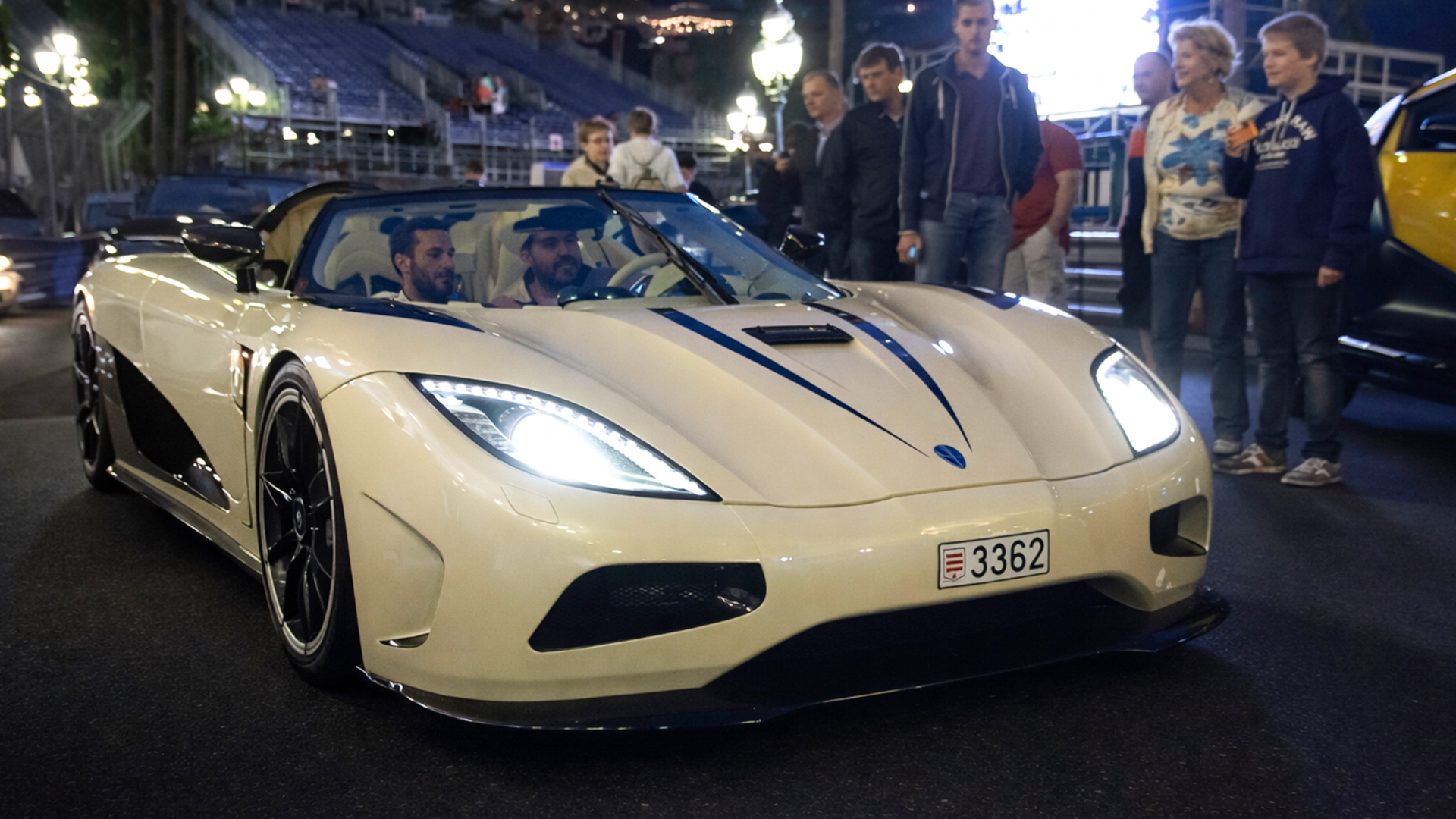 Koenigsegg Agera R draws attention in Monaco