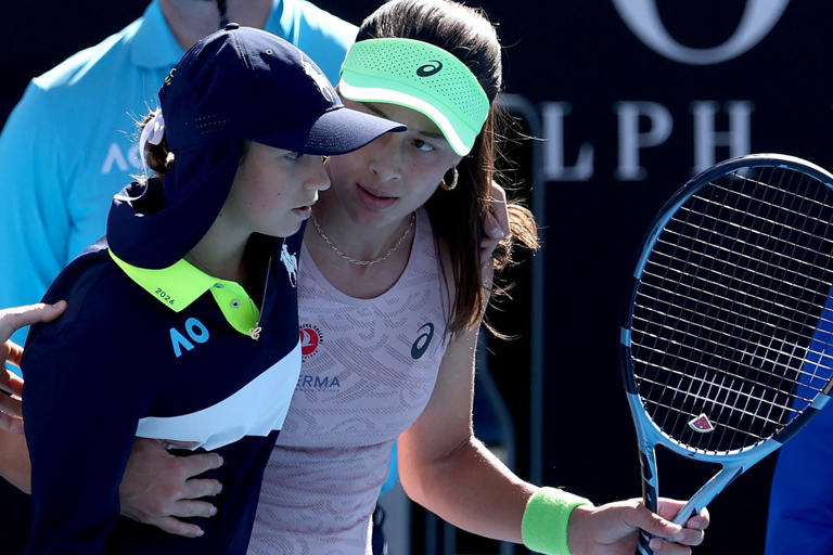 Tennis star Zeynep Sonmez comes to aid of ball girl who collapsed ...
