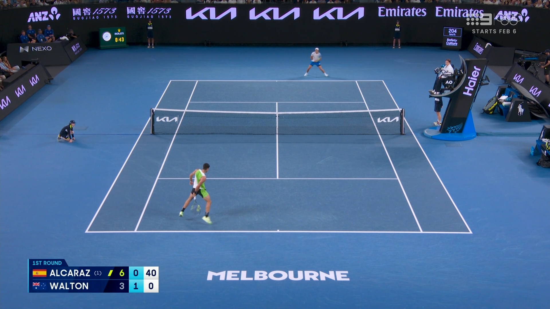 Alcaraz stuns with audacious front-facing tweener