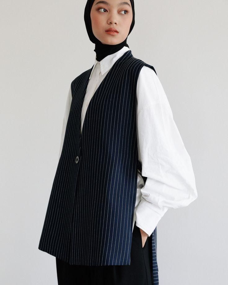 Inspirasi outfit vest jas perempuan yang stylish dan elegan