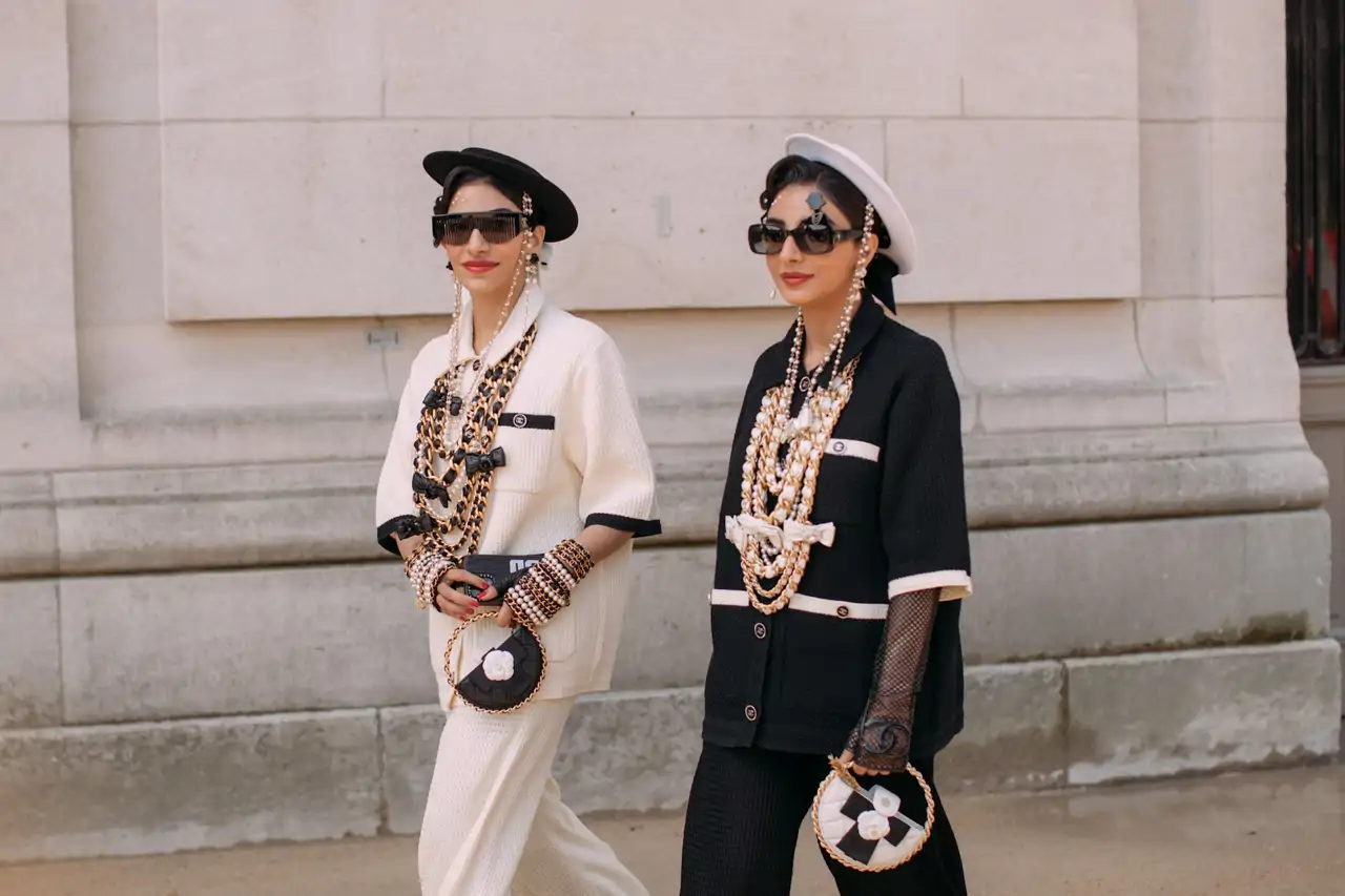 Cómo llevar los mitones de punto en 2026: ideas de street style