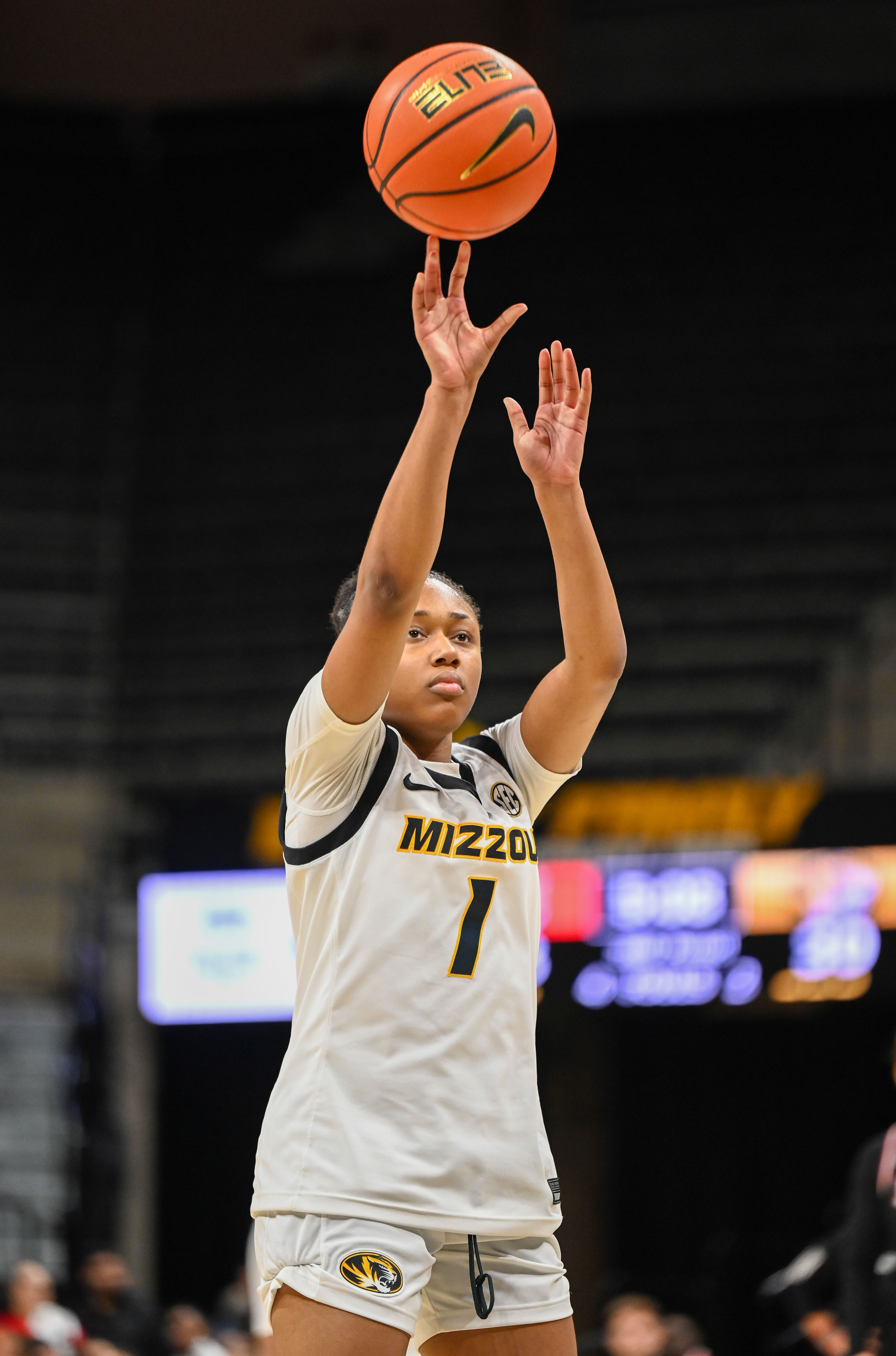 Shannon Dowell continues to evolve amidst basketball journey