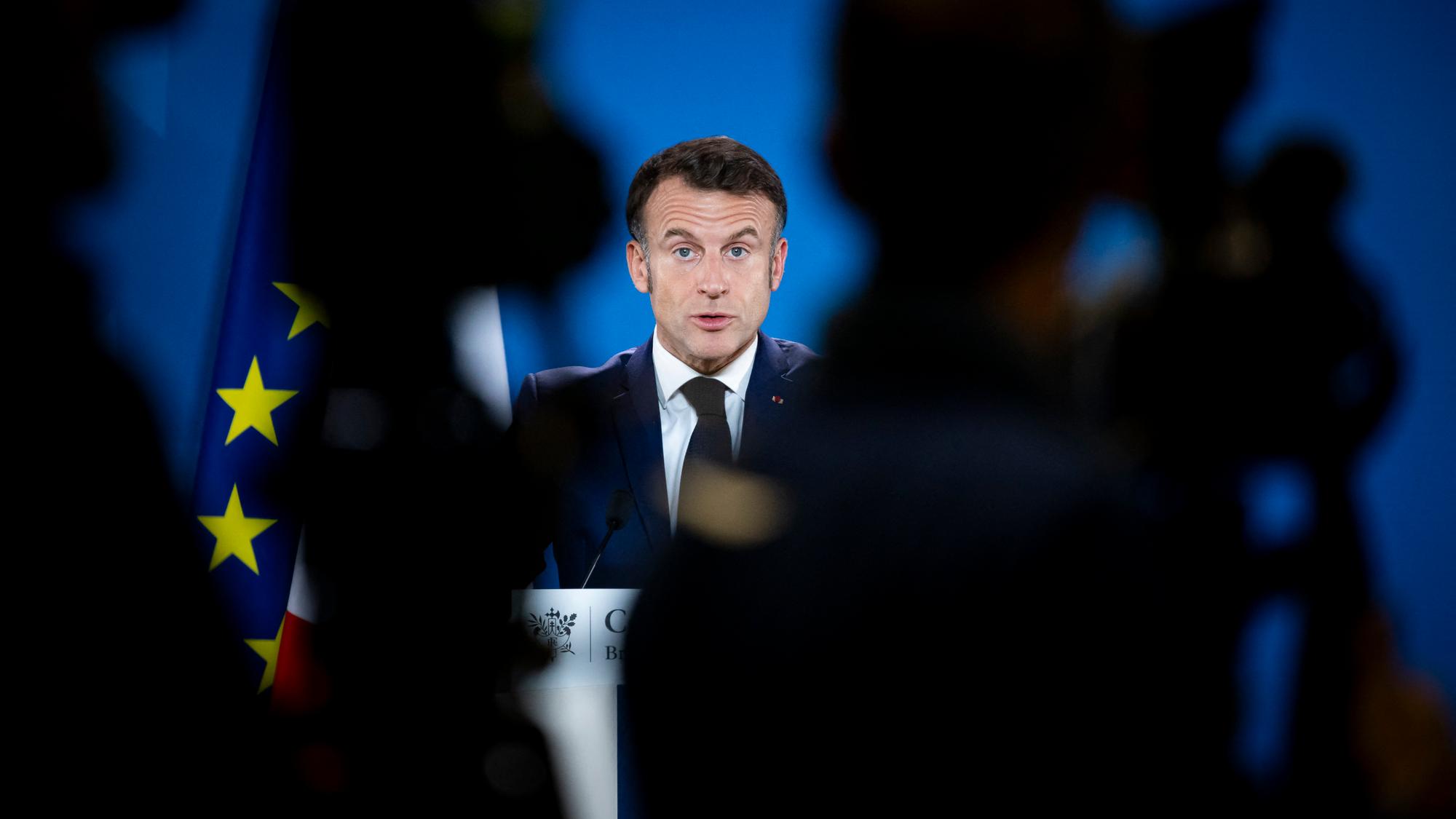 Emmanuel Macron s’amuse des remix viraux de son « for sure » lancé à Davos