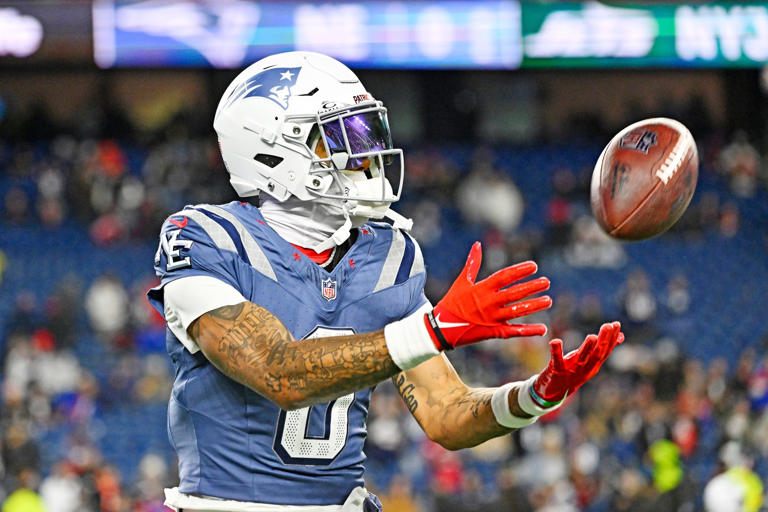 Is Patriots CB Christian Gonzalez playing today?