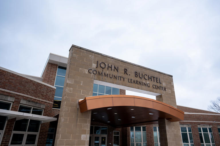 Rep. Sykes urges young women to choose hope at MLK youth symposium