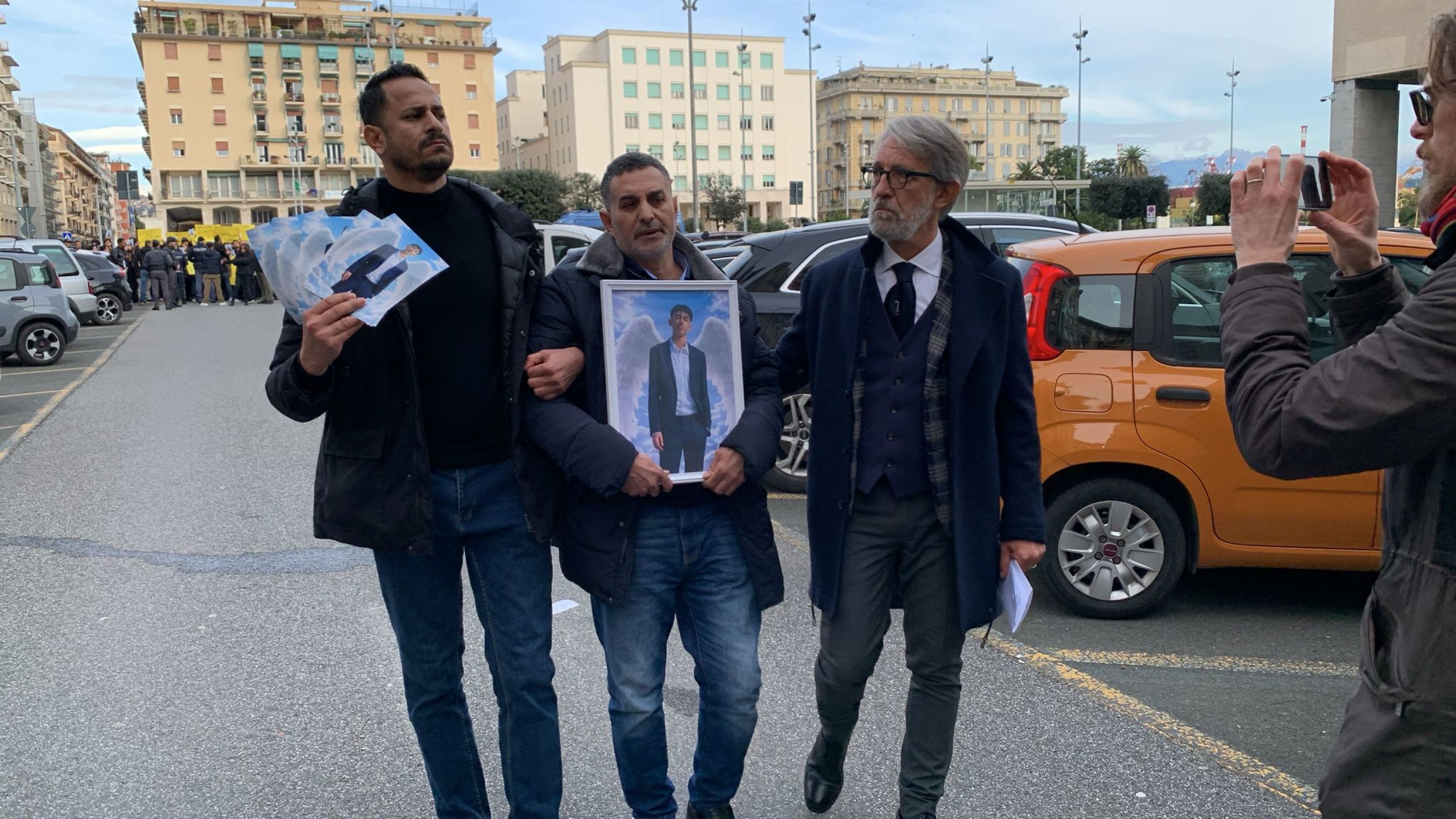 Ragazzo ucciso, padre e zio di Abu in prefettura 'serve una legge'