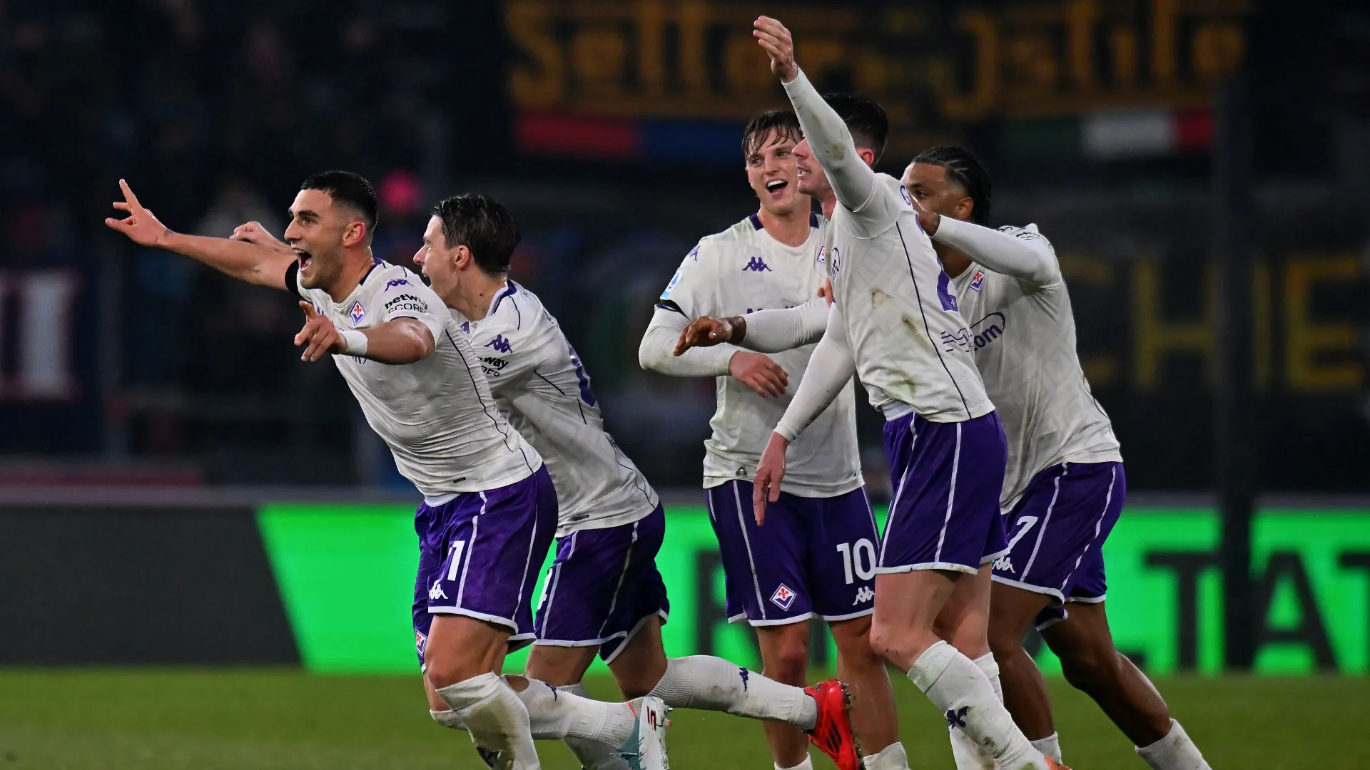 La Fiorentina fa il colpaccio a Bologna nel giorno del ricordo di Rocco ...