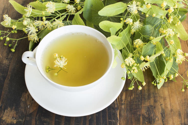 7 herbal teas that can interact with your medications