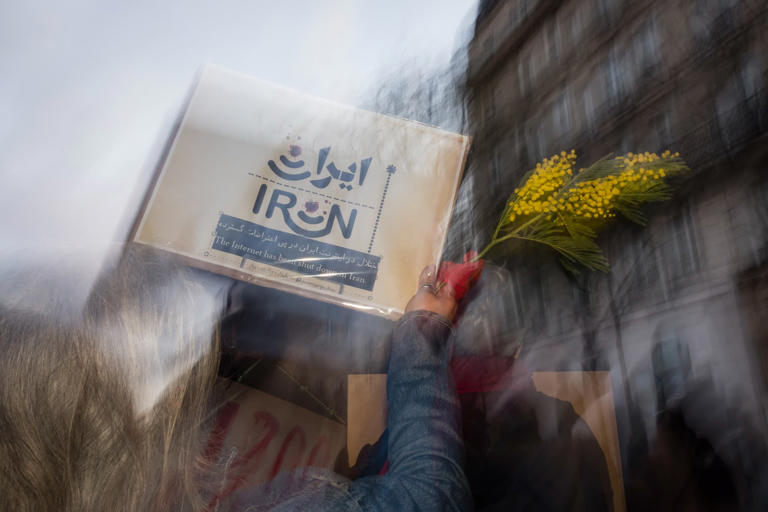 Iran : le pouvoir envisage de rétablir « progressivement » l'accès à ...