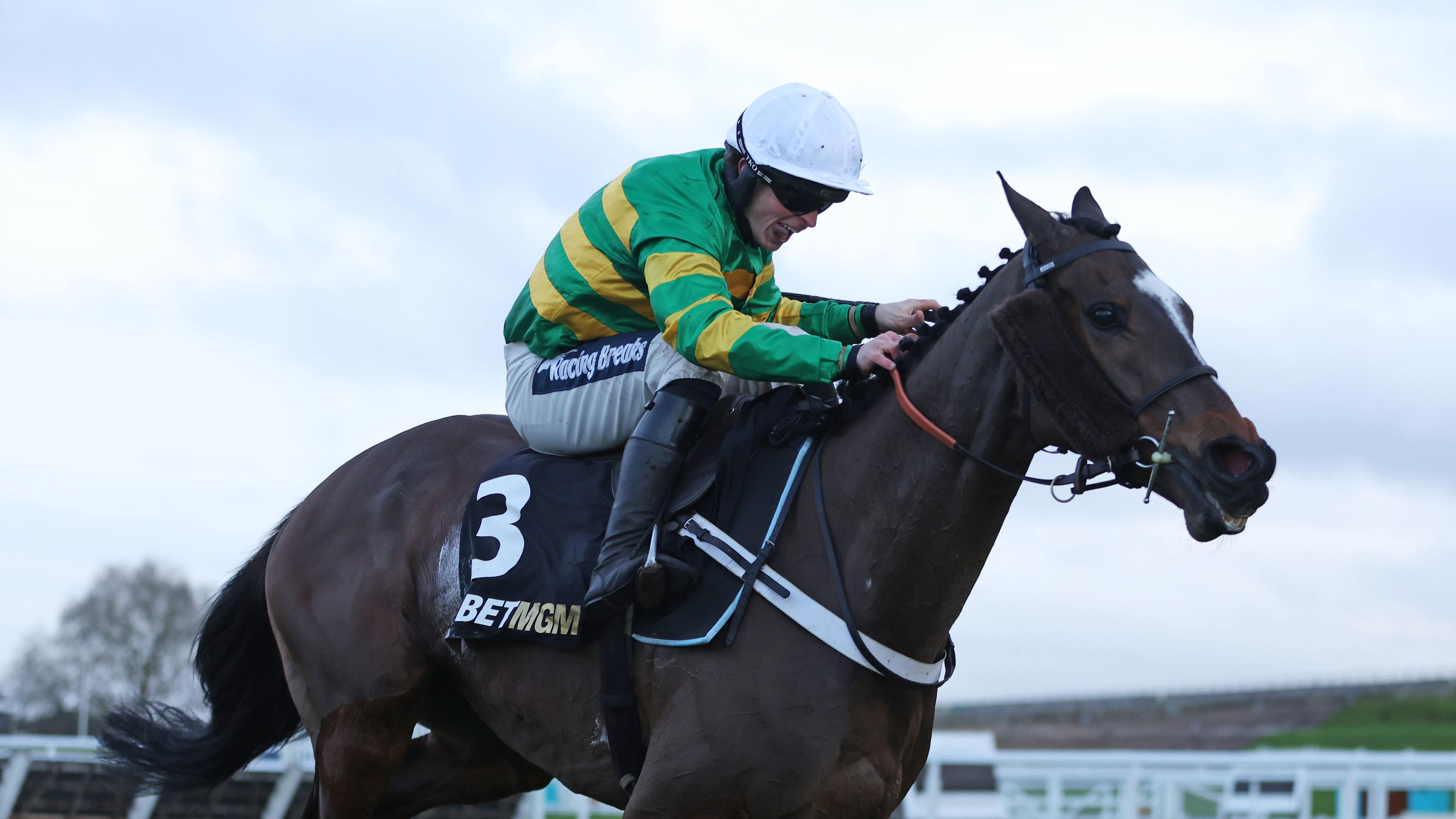 Henderson eyeing Ascot Chase for Jonbon