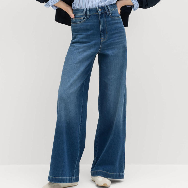 Clodagh McKenna nails double denim with ultra high-waisted jeans that ...