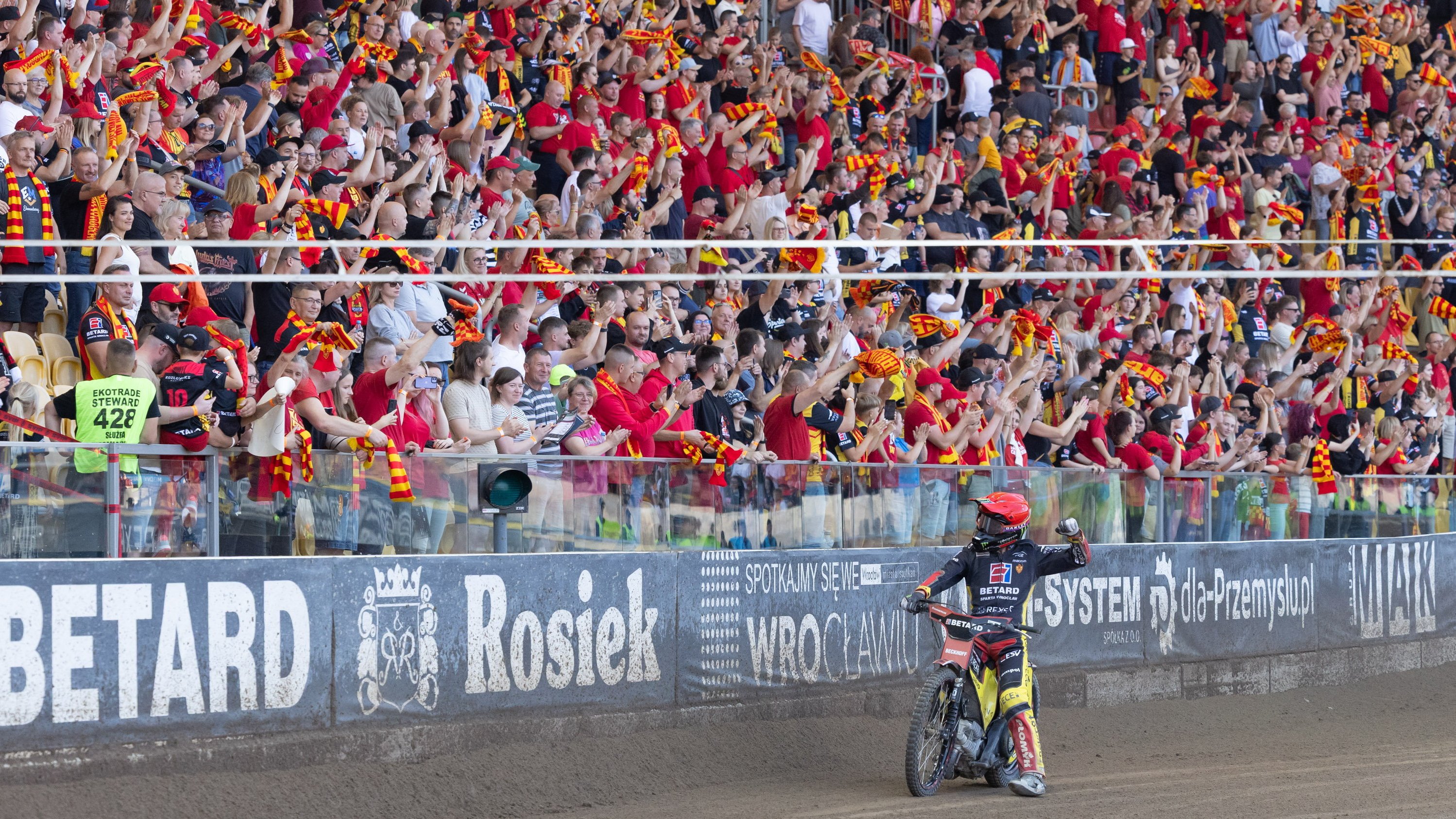 Andrzej Rusko buduje potęgę, jakiej świat nie widział. Nazwiska zwalają ...