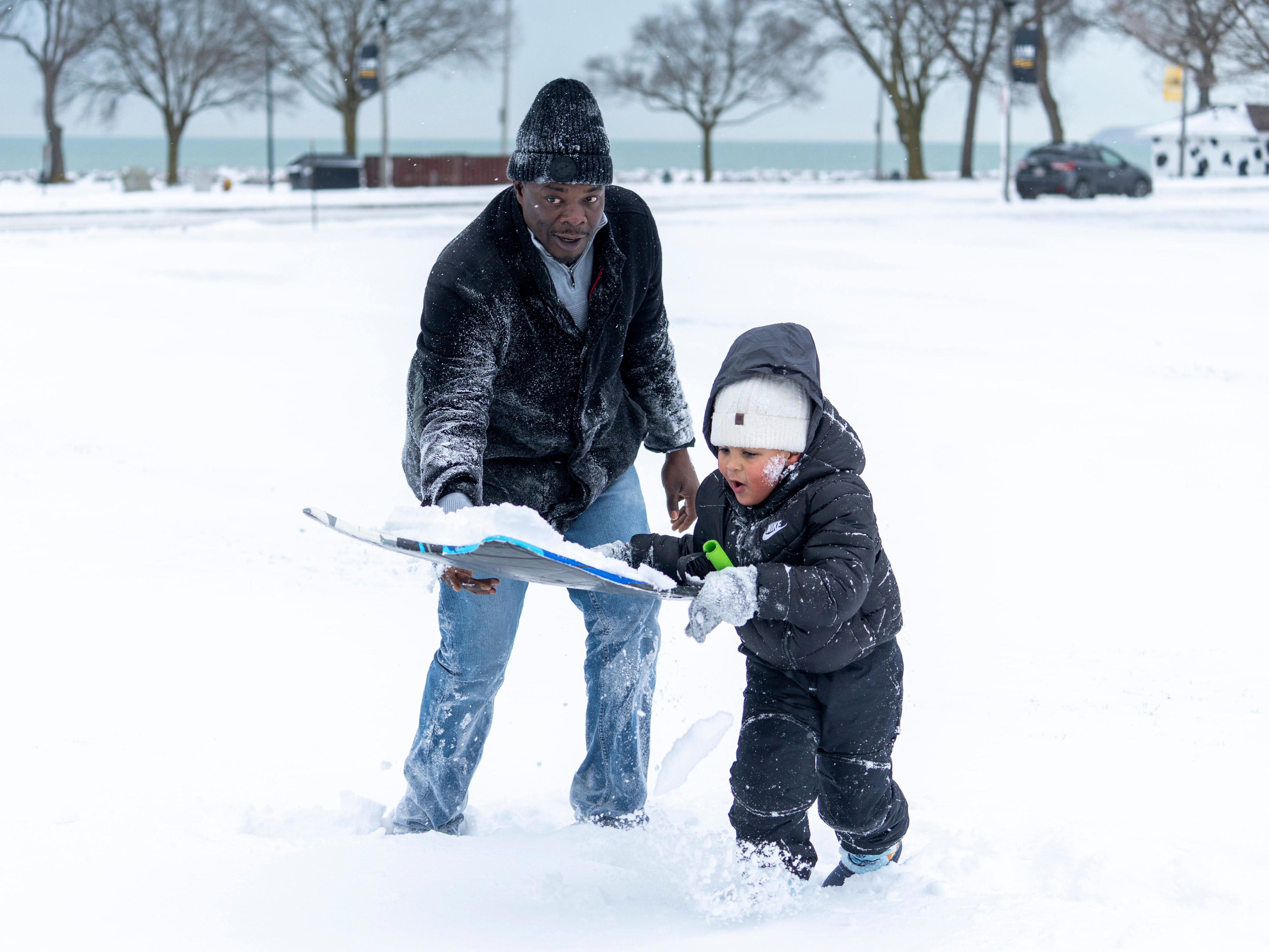 How much did it snow this weekend in Wisconsin?