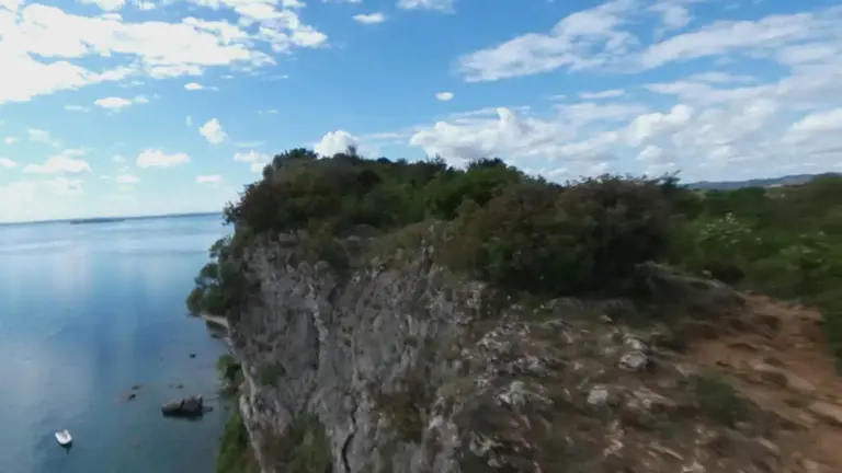 Fisker styrter 40 meter i døden ved Gardasøen