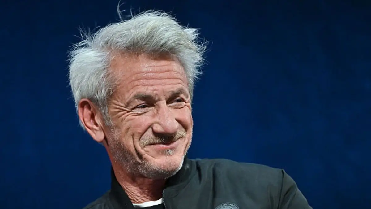 ‘The Woman Literally Towers Over Him’: Photos of Actor Sean Penn and ...