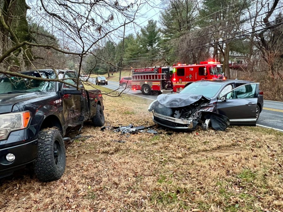 Several hurt in 3-car crash in Montgomery County