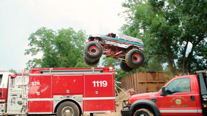 1,400hp monster truck performs wild stunt in Georgia