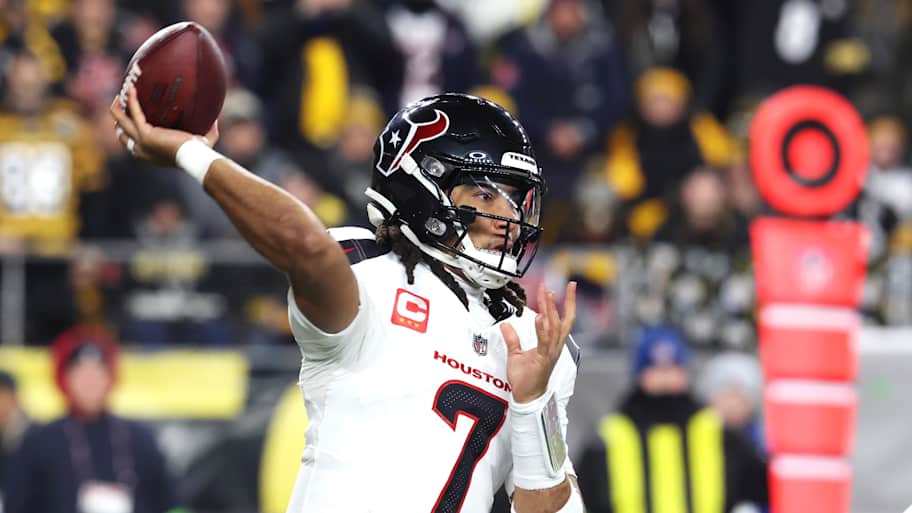 Maye & Stafford lead 2026 NFL quarterback cards to buy today