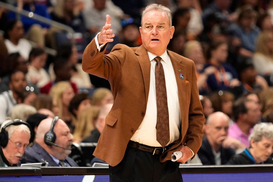 No. 4 Longhorns trying to get back on track, Aggies looking for Lone ...