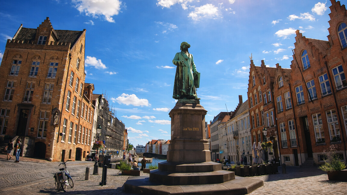 Life among medieval streets in Bruges