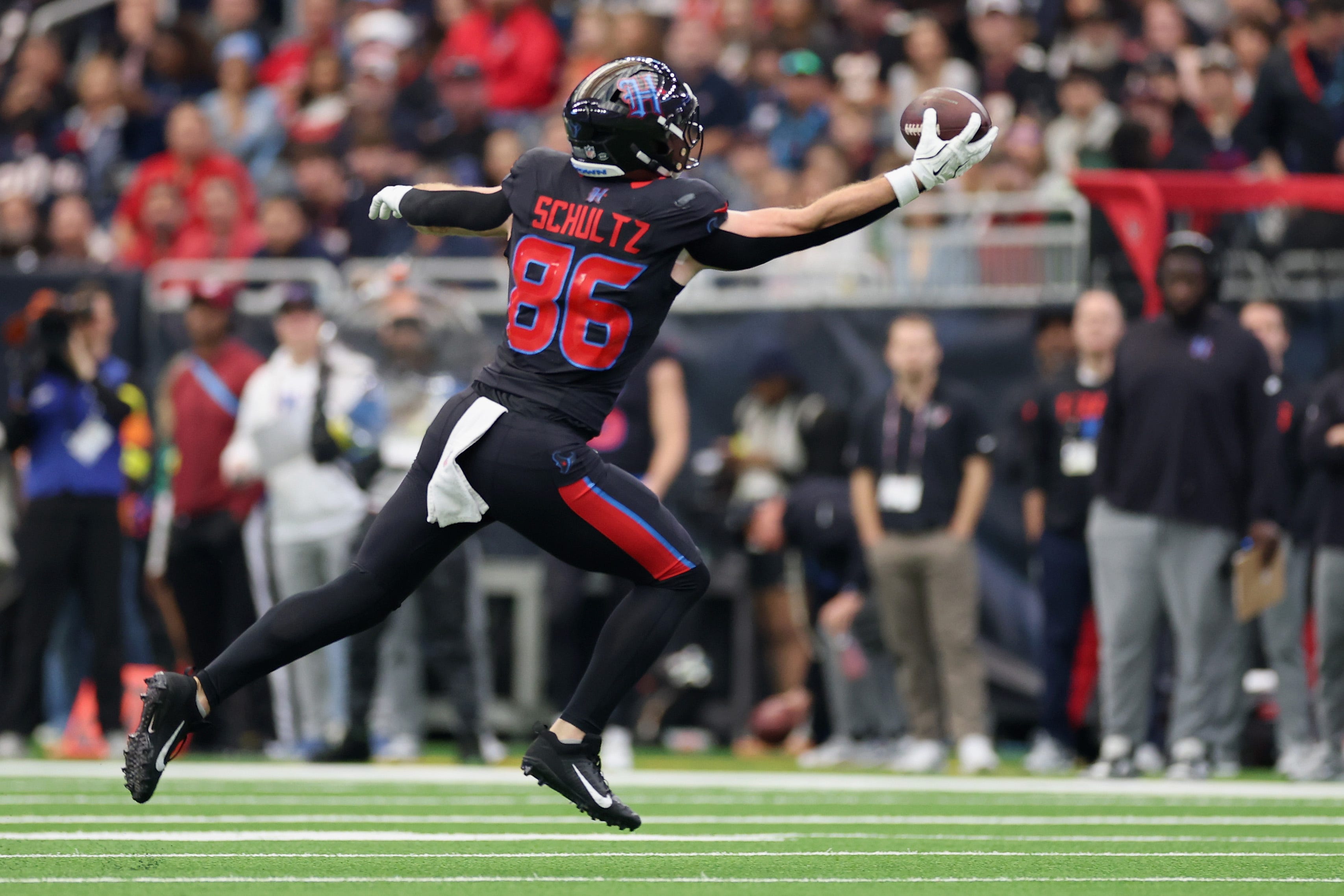 Dalton Schultz injury update: Texans TE injures calf in playoff game vs ...
