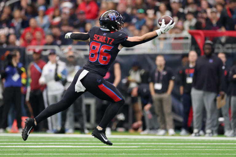 Dalton Schultz injury update: Texans TE injures calf in playoff game vs ...