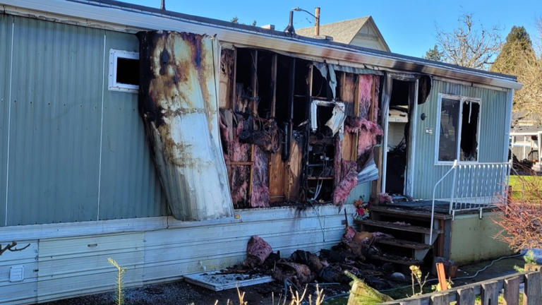 One displaced after mobile home fire in Gladstone