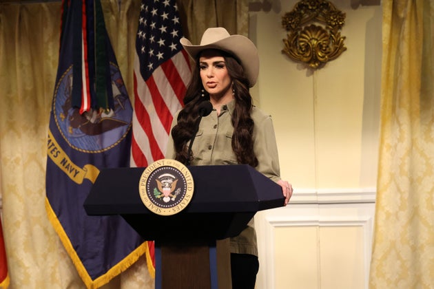 'SNL' roasts Trump's hand-me-down Nobel Prize in chaotic cabinet spoof