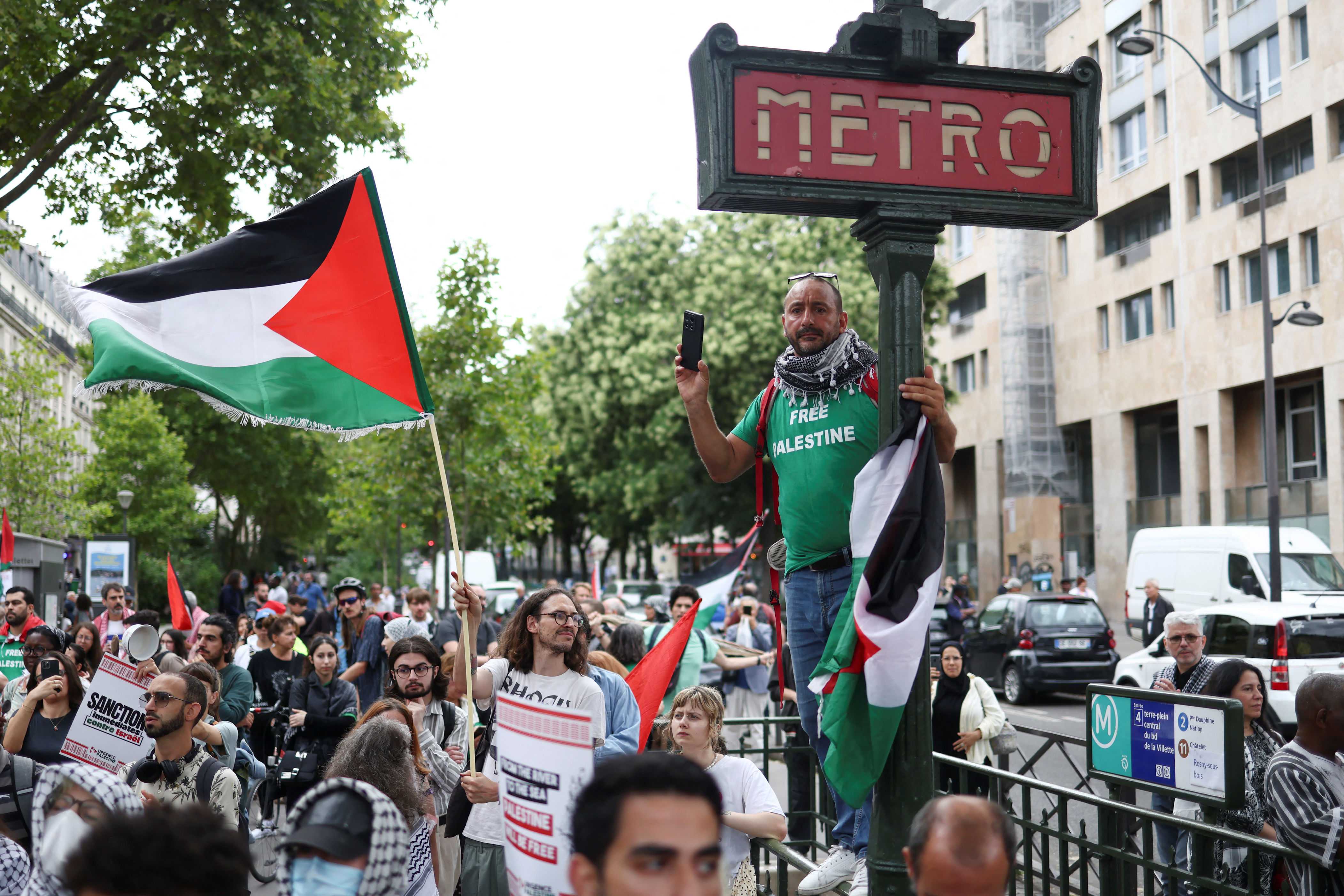 Macron, Jewish orgs slam French publisher for now-recalled textbooks ...