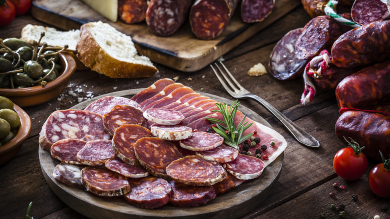 What's the difference between pepperoni and salami?