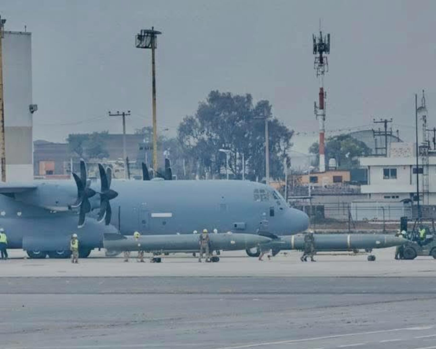 Gobierno aclara arribo de avión militar de EE.UU. en Toluca