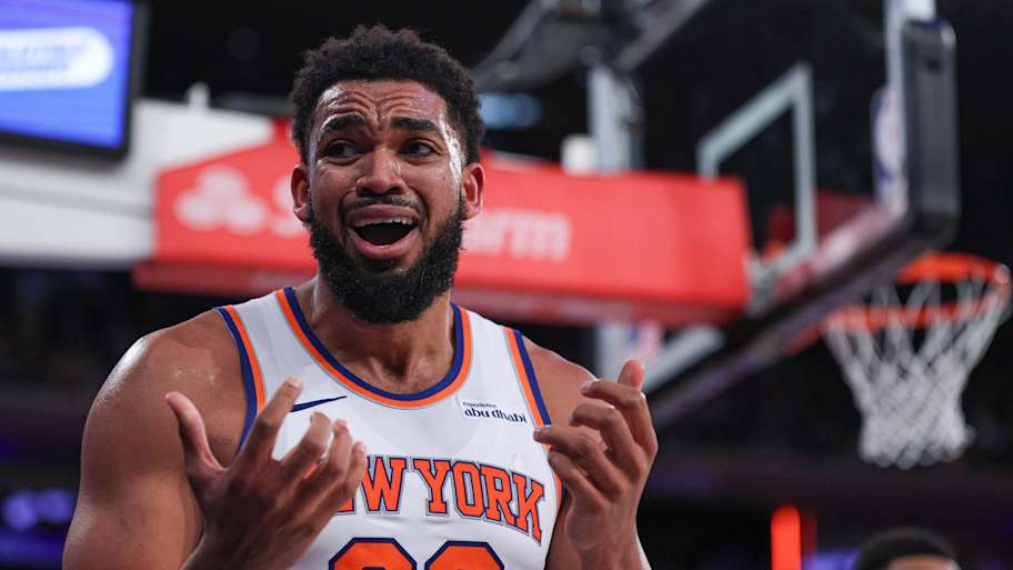 Knicks' Karl-Anthony Towns Gets Into Heated Exchange Against Suns