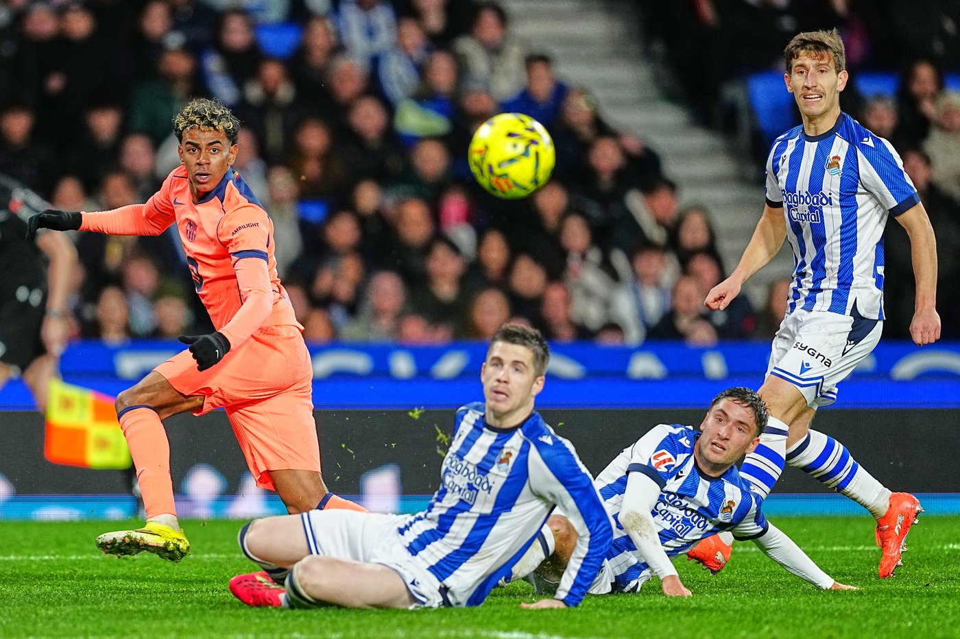 Barcelona's 11-game winning streak ends with 2-1 loss at Real Sociedad ...