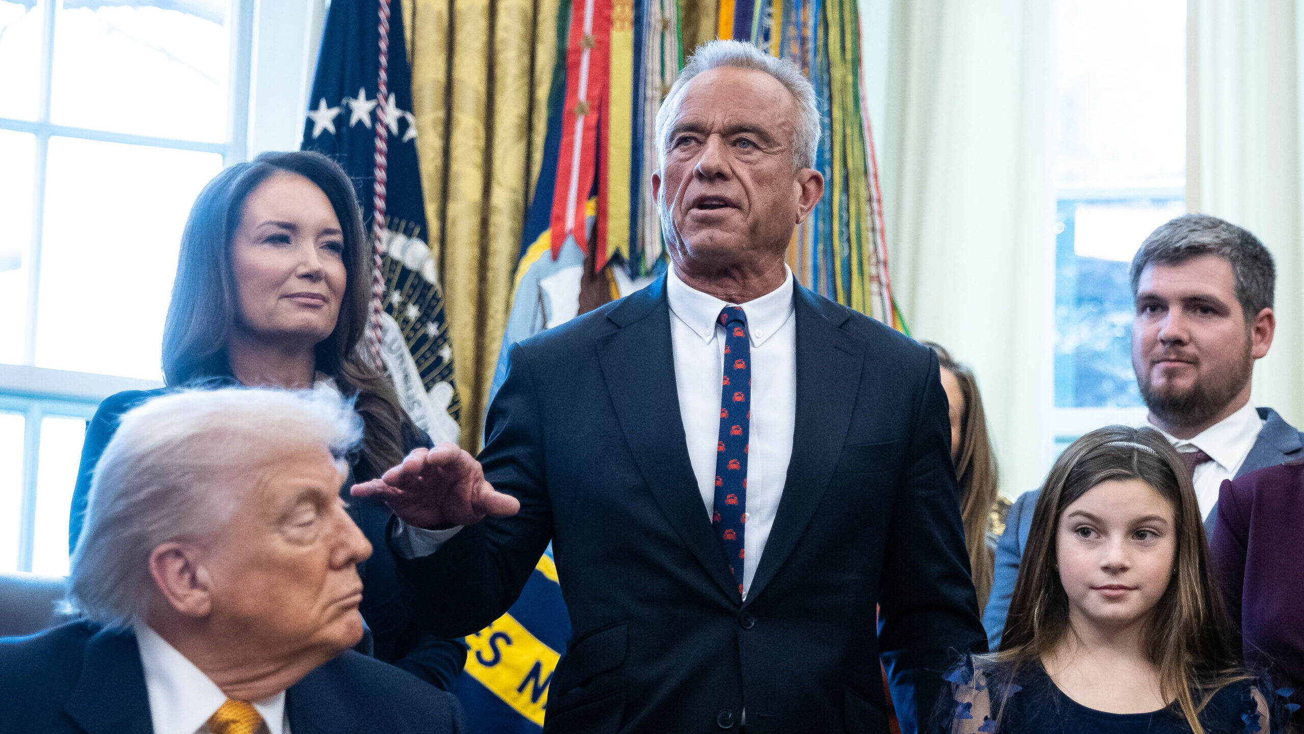 Awkward interaction between Donald Trump and RFK Jr. goes viral