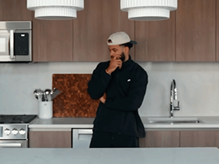 Desmond Scott unpacks new kitchen amid ugly divorce from Kristy Scott