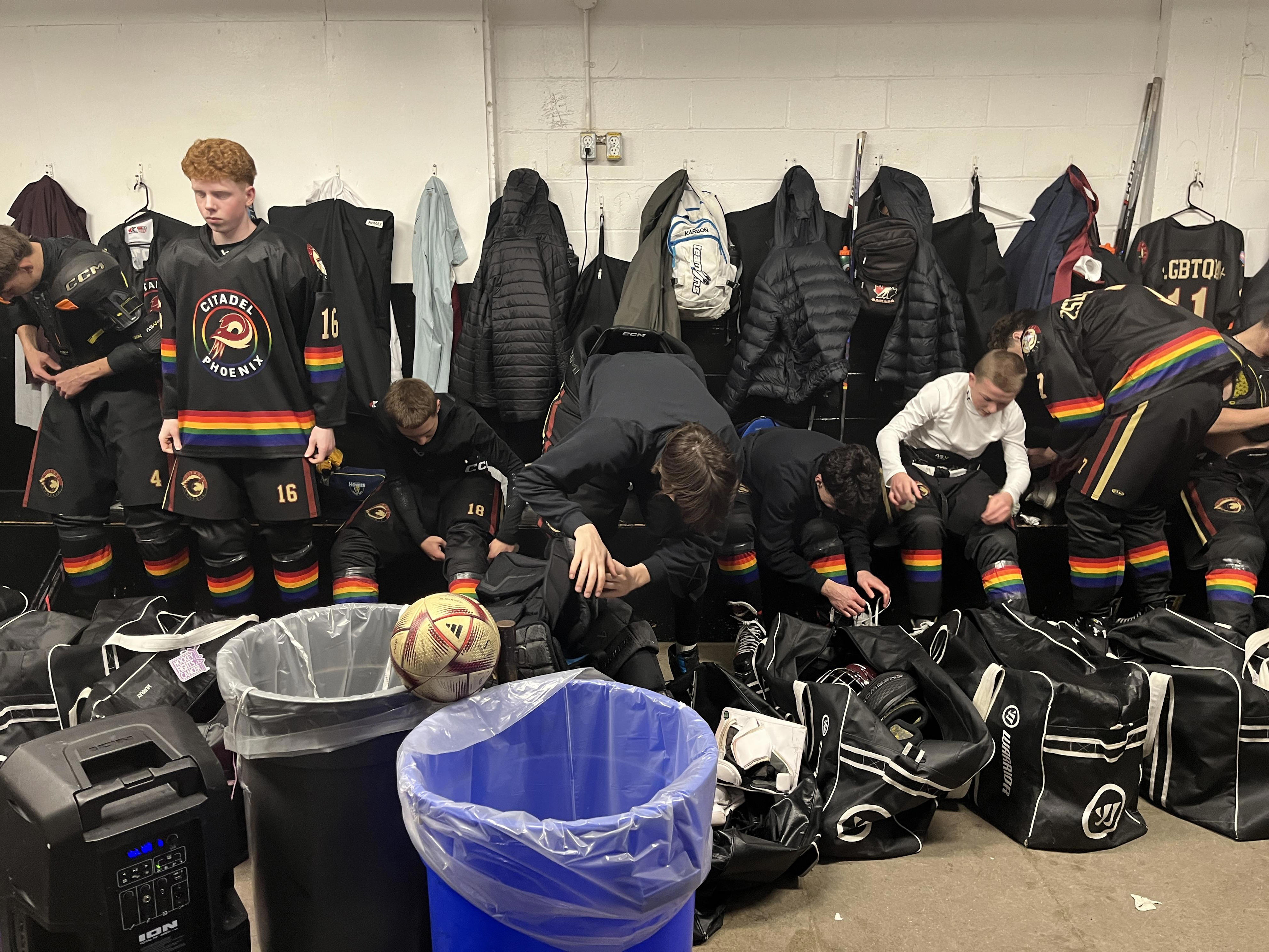 Hockey et inclusion : les élèves de l’école Citadel High brisent la glace
